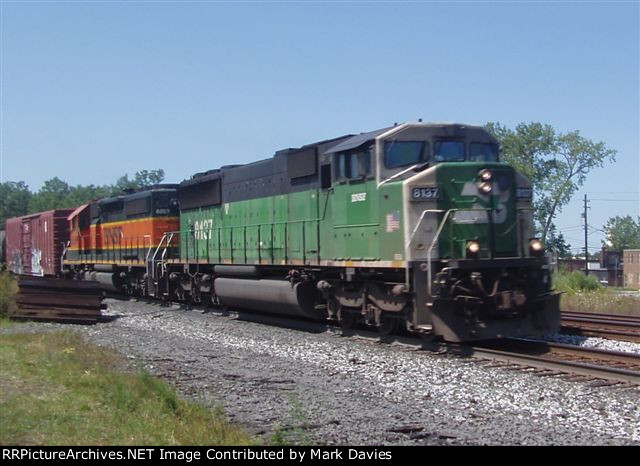 BNSF 8137